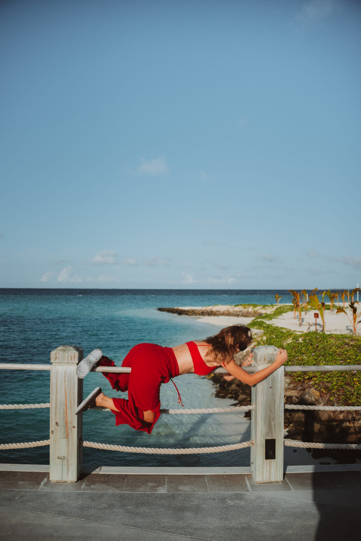 22 Unique Posing Ideas to Stand Out on Social Media