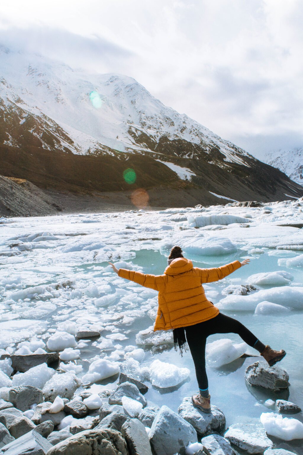 22 Unique Posing Ideas to Stand Out on Social Media