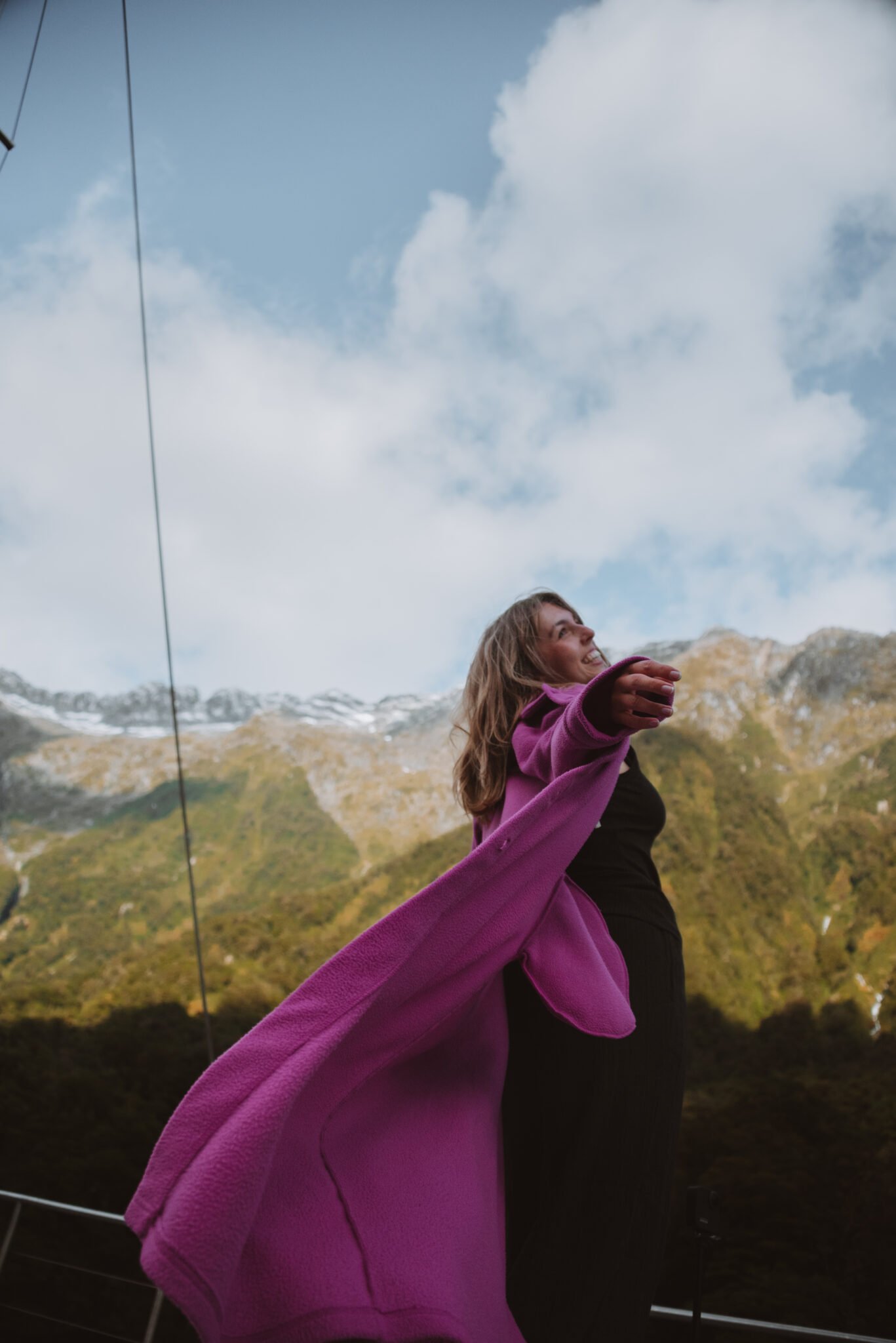 22 Unique Posing Ideas to Stand Out on Social Media
